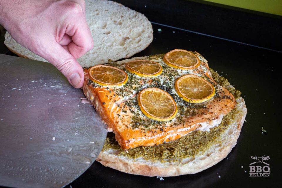 Smoked Salmon on Turkish Bread – BBQ-Heroes